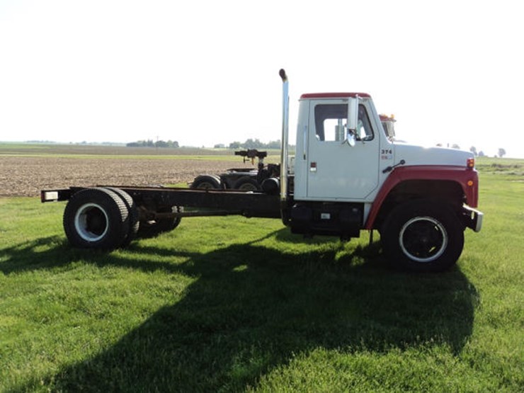 1987 International S1900 - Lot #141, Online Only Equipment Auction, 6 ...