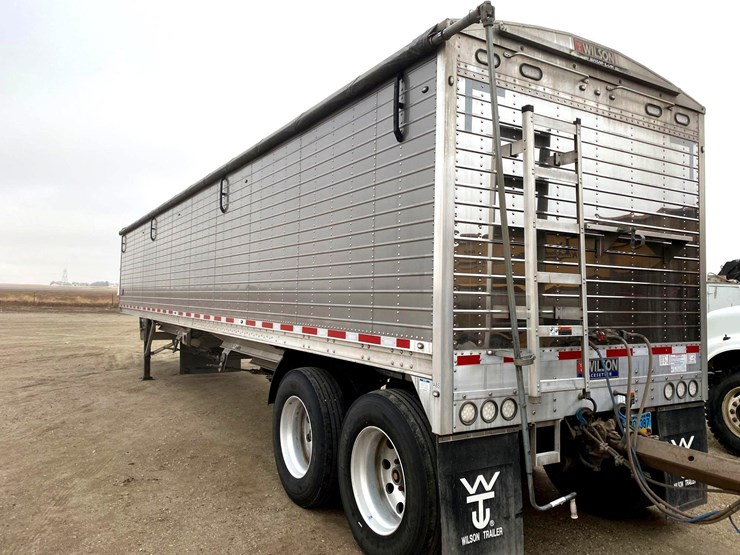 2018 Wilson Grain Trailer with Pup Trailer - Lot #25, Ring 2 - Upper ... 2018 Wilson Grain Trailer with Pup Trailer - Lot #25, Ring 2 - Upper ...