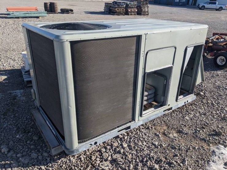 TRANE RTU-32 UNITARY GAS/ELECTRIC ROOFTOP UNIT - Lot #4000, Online Only ...