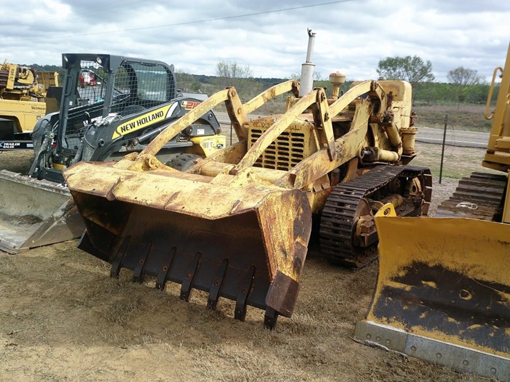 CATERPILLAR 933 - Lot #244a, Farm, Ranch, Heavy Equipment Consignment ...