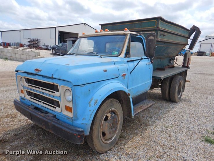 1967 Chevrolet C40 - Lot #DP4826, Wednesday September 14 Ag Equipment ...
