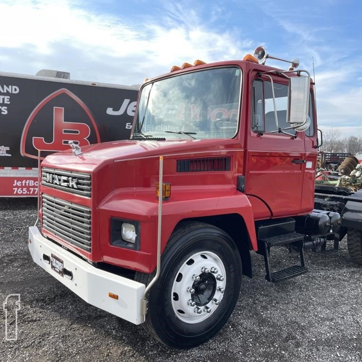 Truck > Heavy Duty Trucks > Conventional Day Cab Trucks > MACK > CL700 ...