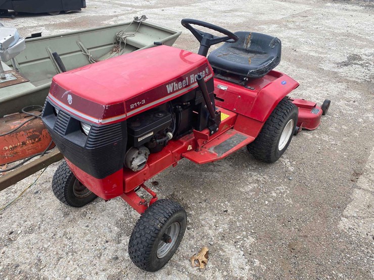 #2115 • Wheel Horse 211-3 Riding Mower - Lot #2115, Year End Equipment Consignment Auction ...