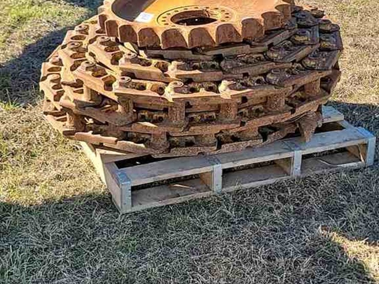 Sprocket and Rails for JD 650H Dozer - Lot #2455, Headland Farm and ... Sprocket and Rails for JD 650H Dozer - Lot #2455, Headland Farm and ...